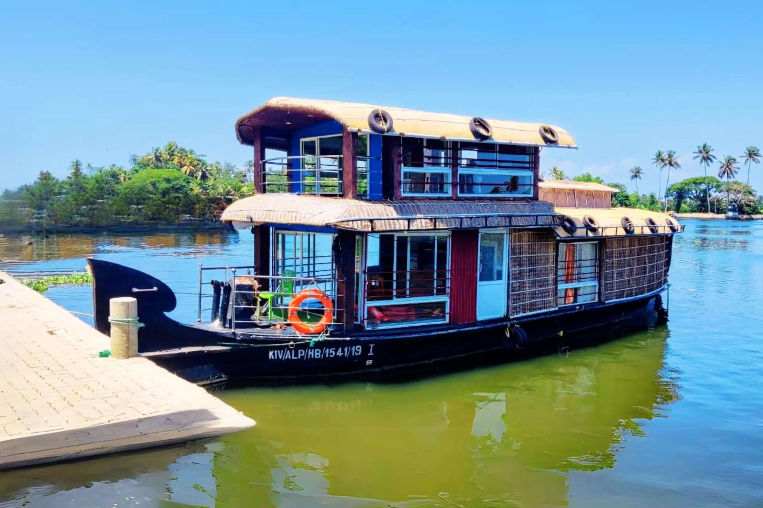 1 Bedroom Deluxe Houseboat - Kerala boat house
