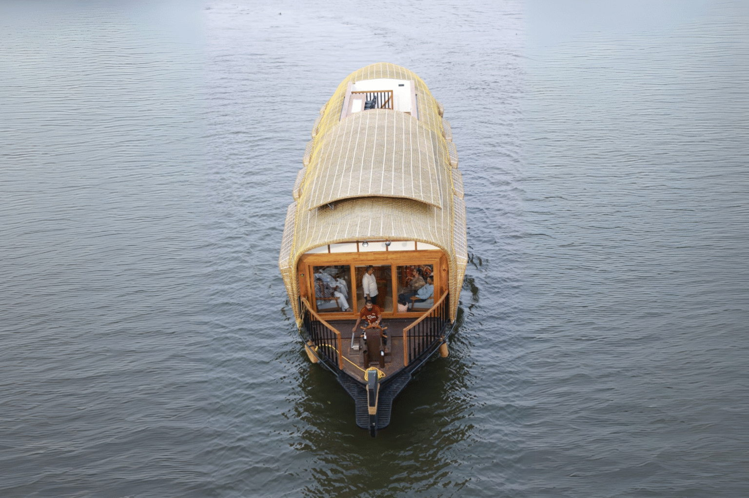 Premium vs Luxury Houseboats Alleppey | Key Differences